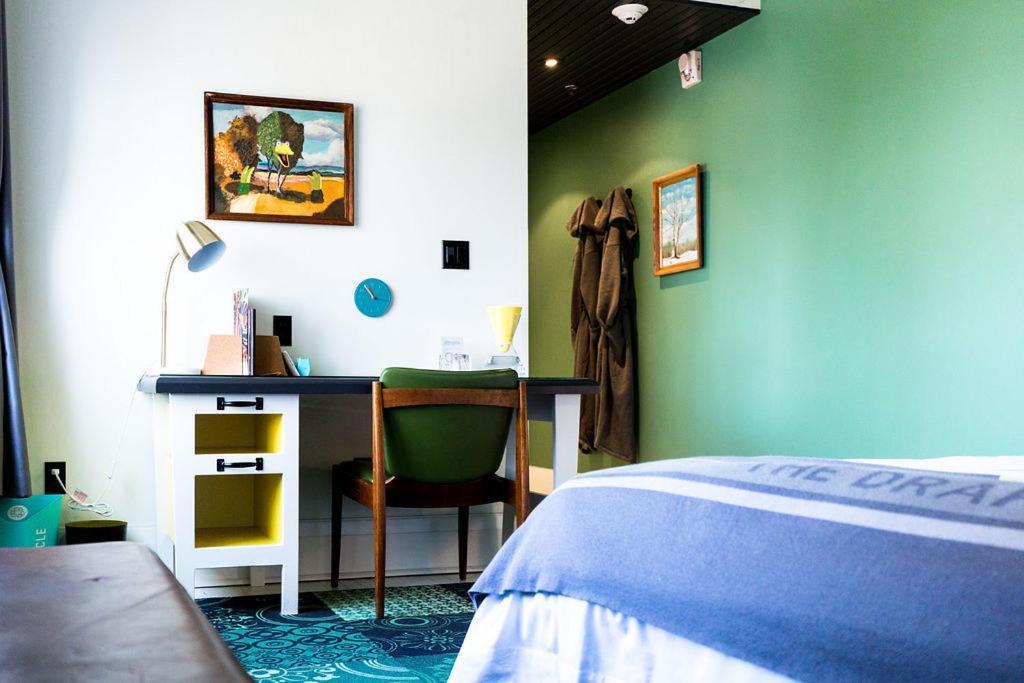 HOTEL DRAKE DEVONSHIRE | WELLINGTON, CANADA | SEASON DEALS FROM $386